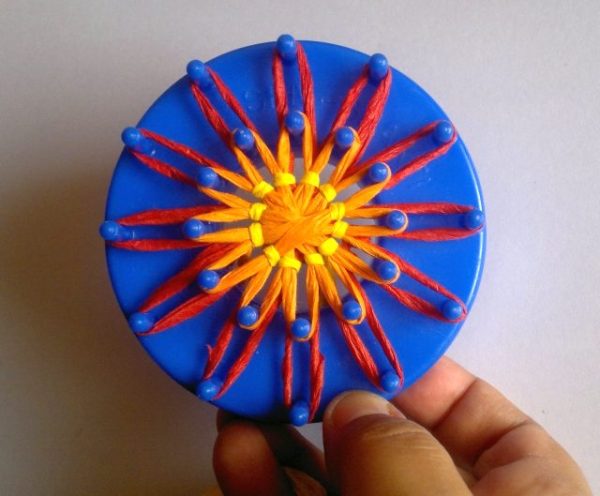 How To Make Bloom Loom Flowers On A Vintage Studio Twelve Loom